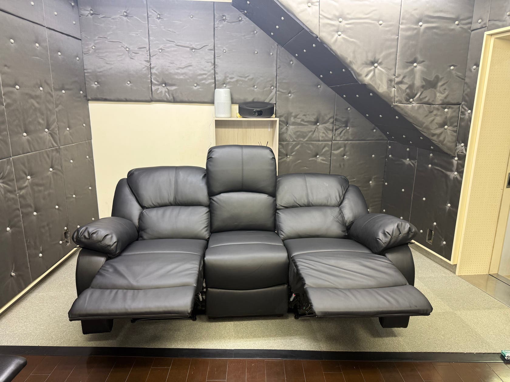 ＼NEW OPEN オープン価格／徒歩1分で地下へ。150インチ大画面×練習・撮影・鑑賞・ピアノもある、千歳船橋シアタールームの写真7