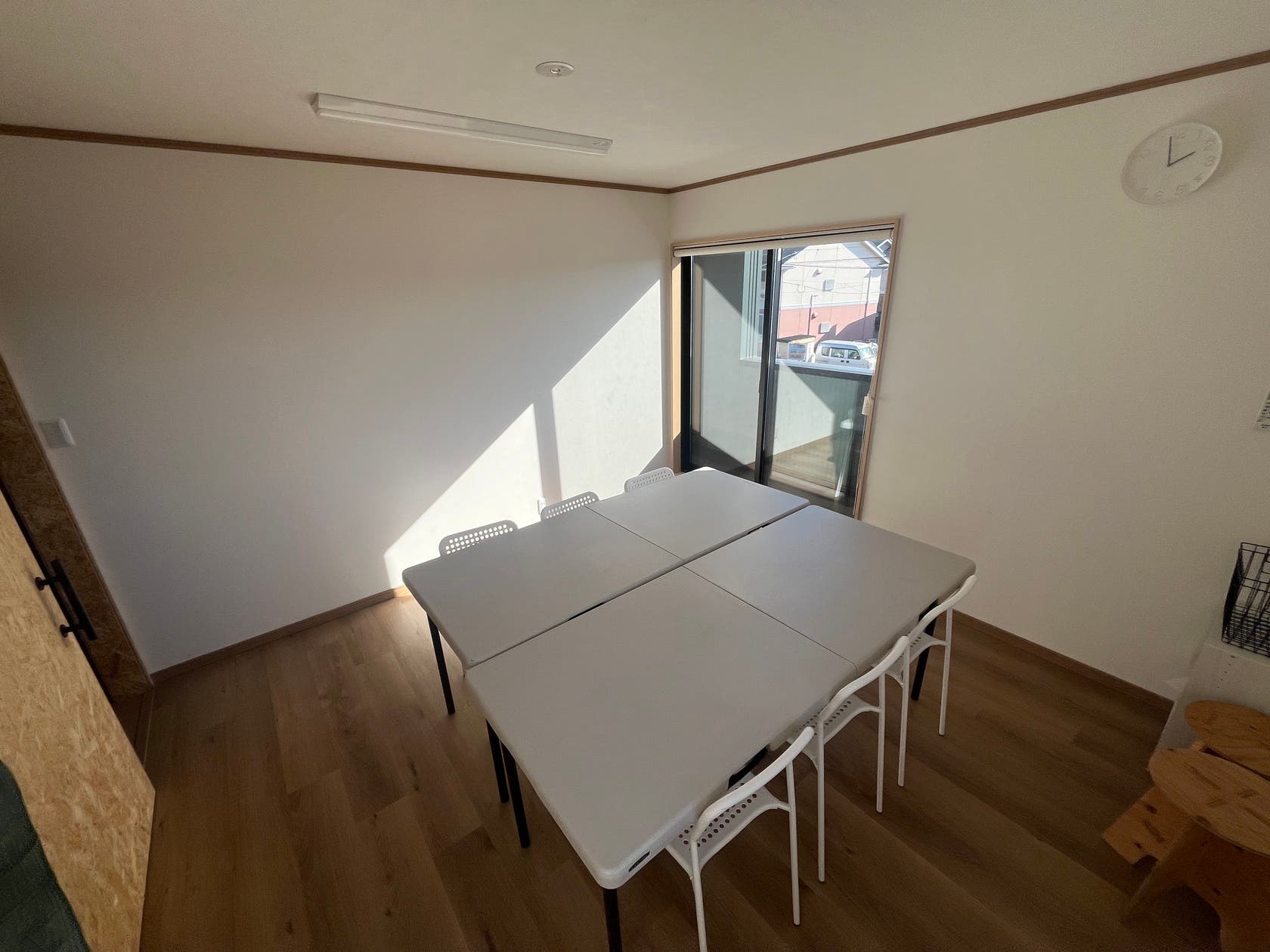 ものづくりのお店2階の南向きのレンタルスペースでお教室やワークショップをしませんか？会議やセミナーもOK。駐車場あり！！の写真2