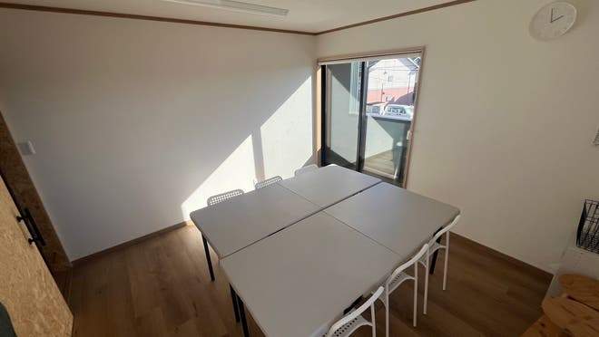 ものづくりのお店2階の南向きのレンタルスペースでお教室やワークショップをしませんか?会議やセミナーもOK。駐車場あり!!の写真2