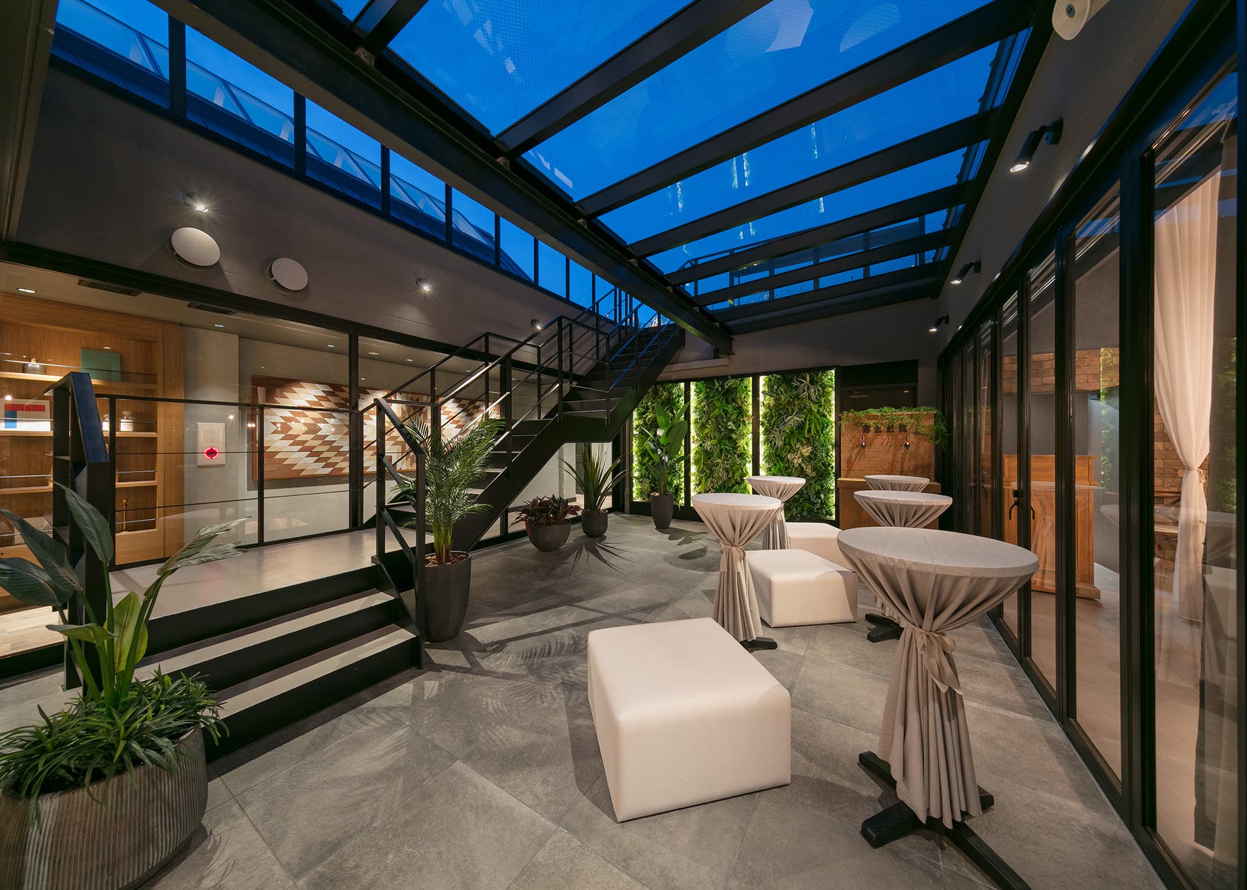 常滑駅徒歩８分☆大駐車場完備のナチュラル風パーティースペース☆の写真6