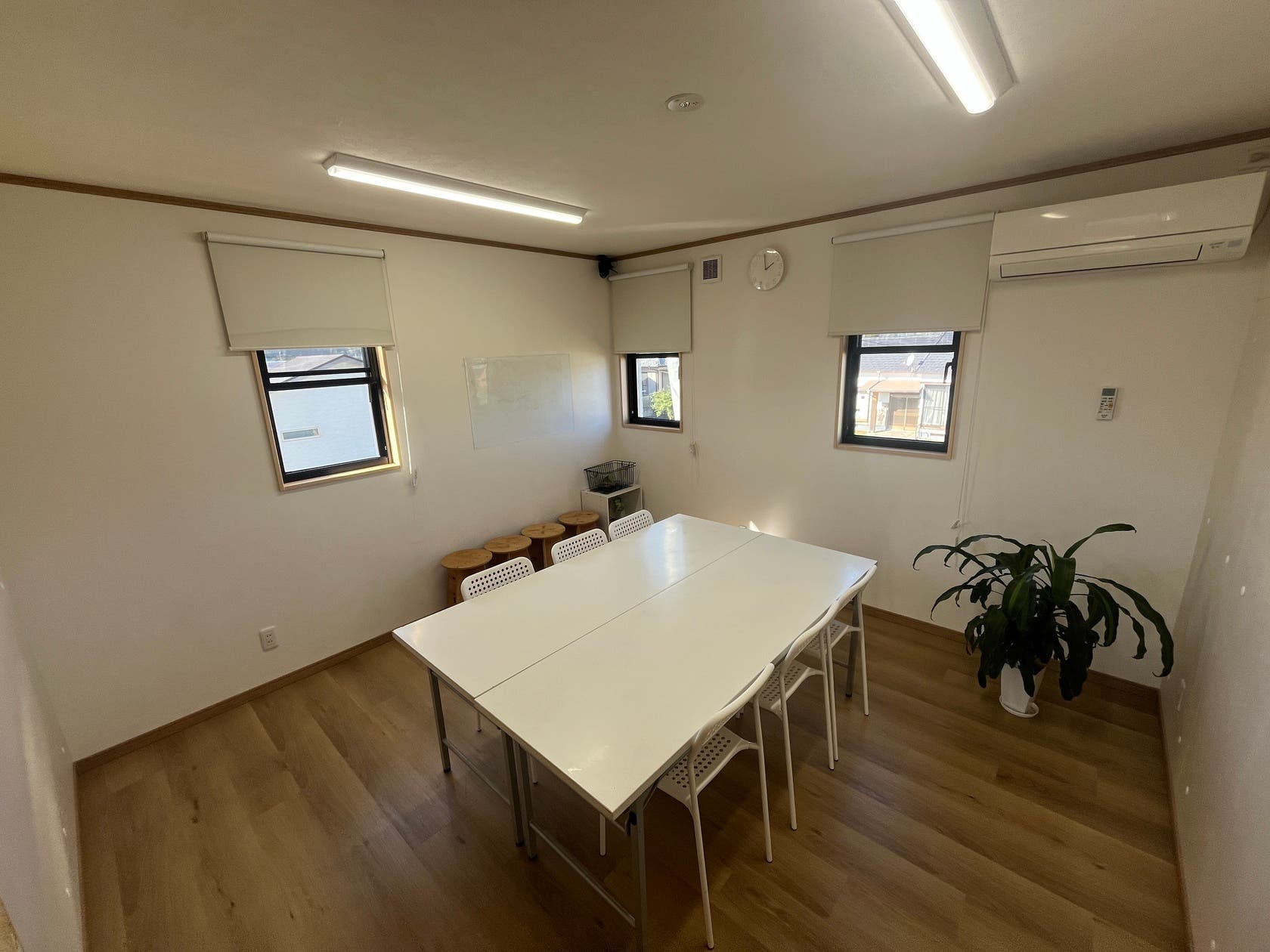 吸音壁で音の反響や音モレを防ぐ静かなお部屋。動画撮影やマッサージ、カウンセリング、教室やワークショップでの利用に。駐車場あり。の写真1