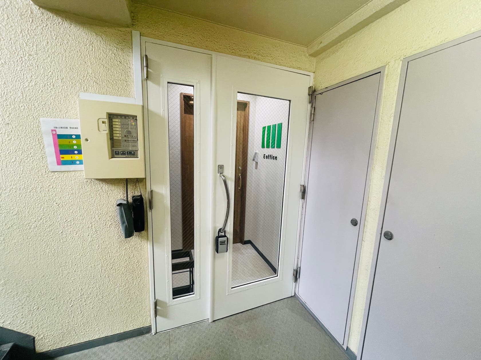【西葛西駅から徒歩1分】モニター・フリードリンク付き1名個室（ブース9）※予約時間前は入室不可の写真4