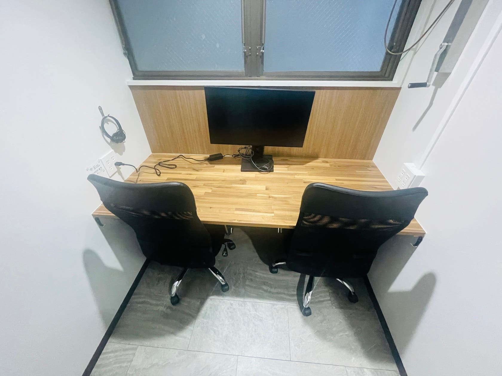 【西葛西駅から徒歩1分】モニター・フリードリンク付き3名個室（ブース10）※予約時間前は入室不可の写真6