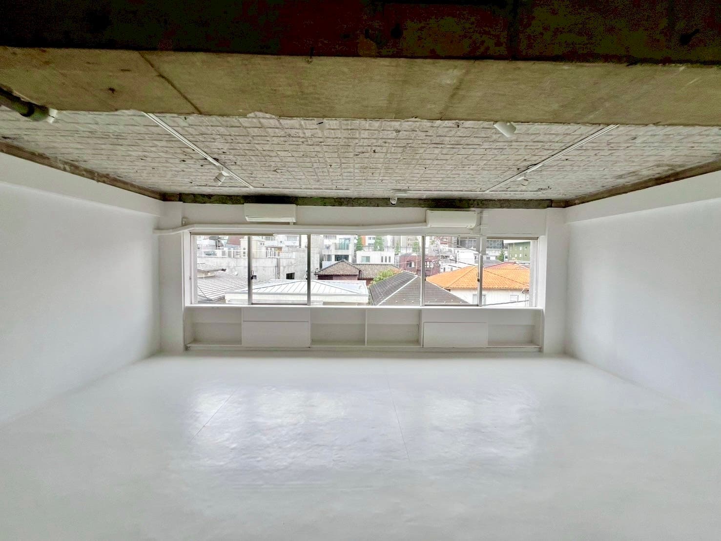 【六本木】アパレルチームが立ち上げたHOUSE studio!!　　　|白ホリ・自然光 |ヴィンテージ什器多数の写真1