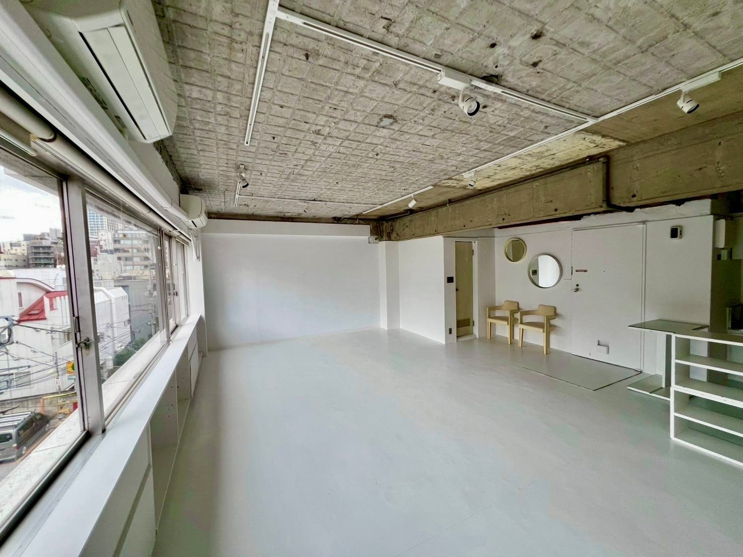 【六本木】アパレルチームが立ち上げたHOUSE studio!!　　　|白ホリ・自然光 |ヴィンテージ什器多数の写真7