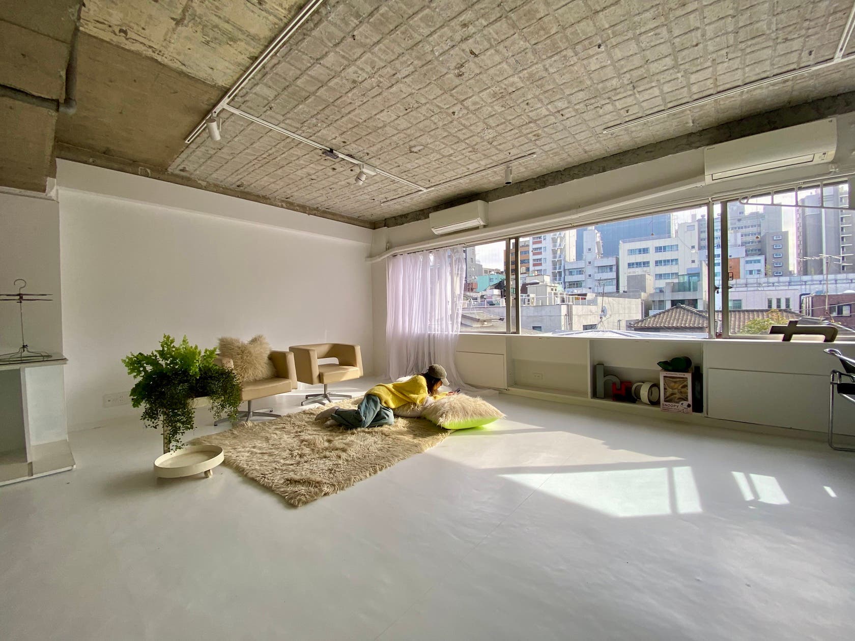 【六本木】アパレルチームが立ち上げたHOUSE studio!!　　　|白ホリ・自然光 |ヴィンテージ什器多数の写真4