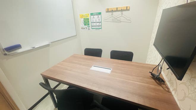 【西葛西駅から徒歩1分】モニター・フリードリンク付き4名会議室(Room B)※予約時間前は入室不可の写真2