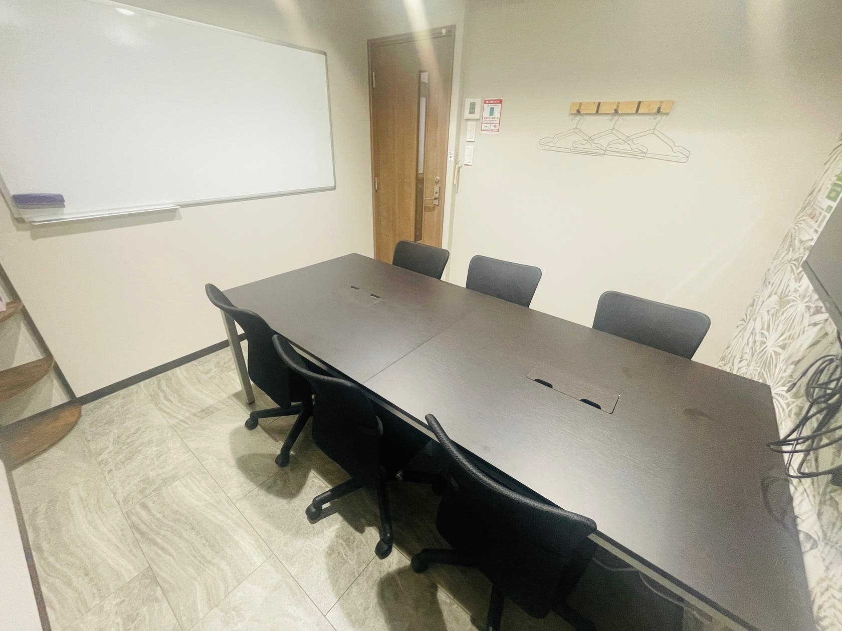 【西葛西駅から徒歩1分】モニター・フリードリンク付き6名会議室（Room D）※予約時間前は入室不可の写真10