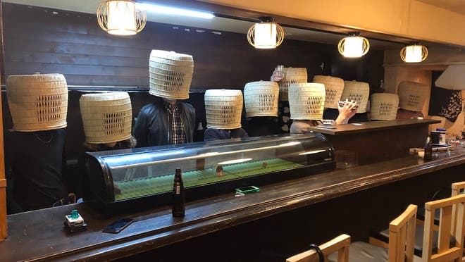 新宿御苑前駅から早歩き1分の写真1