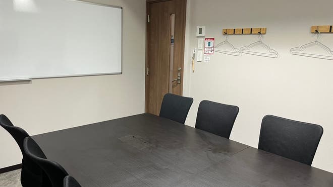 【西葛西駅から徒歩1分】モニター・フリードリンク付き8名会議室(Room C)※予約時間前は入室不可の写真2