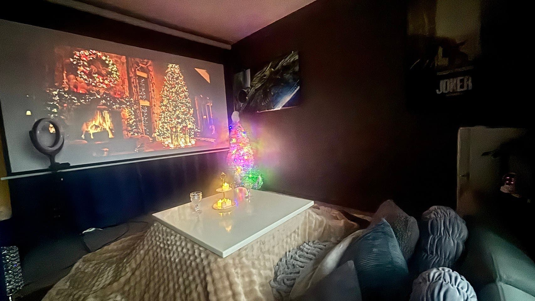 ぬくぬく🥰こたつ&クリスマス🎄ツリー装飾のお部屋でパーティー🎂✨🎞️まったりおうちデート😘✨コスプレ・推し活・動画配信の写真10