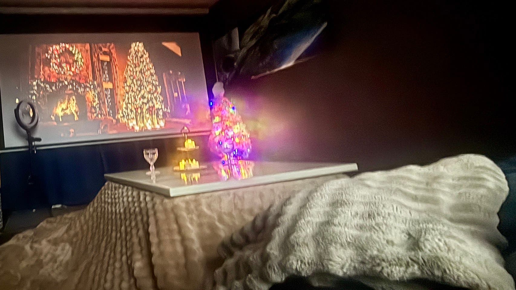 ぬくぬく🥰こたつ&クリスマス🎄ツリー装飾のお部屋でパーティー🎂✨🎞️まったりおうちデート😘✨コスプレ・推し活・動画配信の写真7