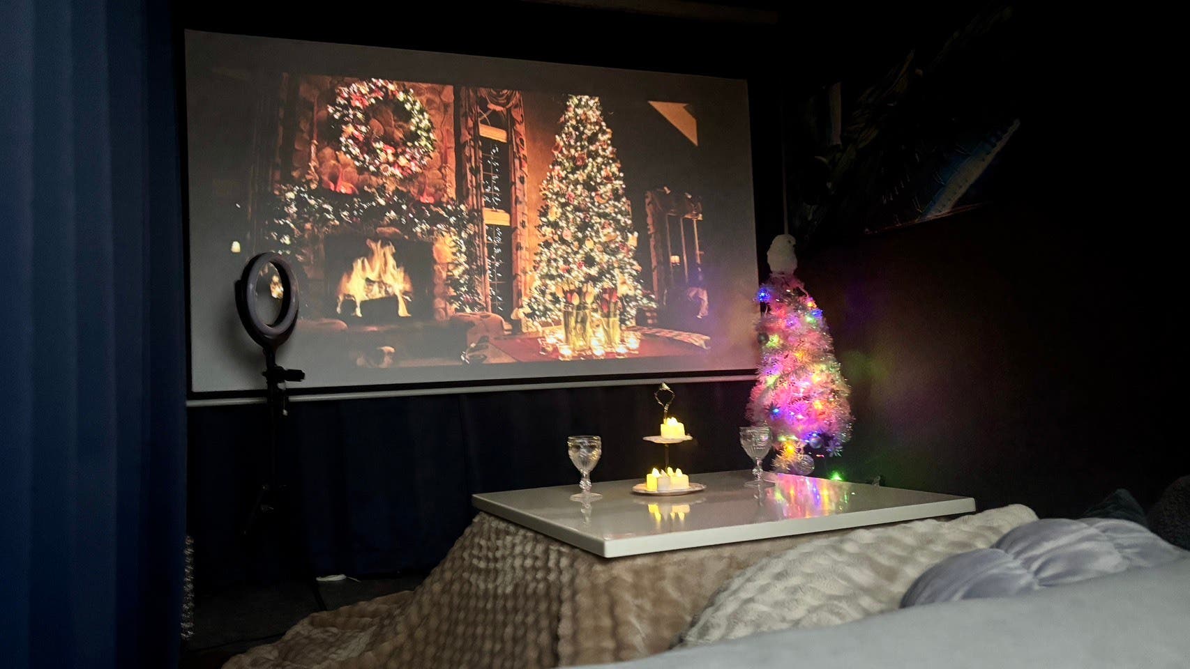 ぬくぬく🥰こたつ&クリスマス🎄ツリー装飾のお部屋でパーティー🎂✨🎞️まったりおうちデート😘✨コスプレ・推し活・動画配信の写真8