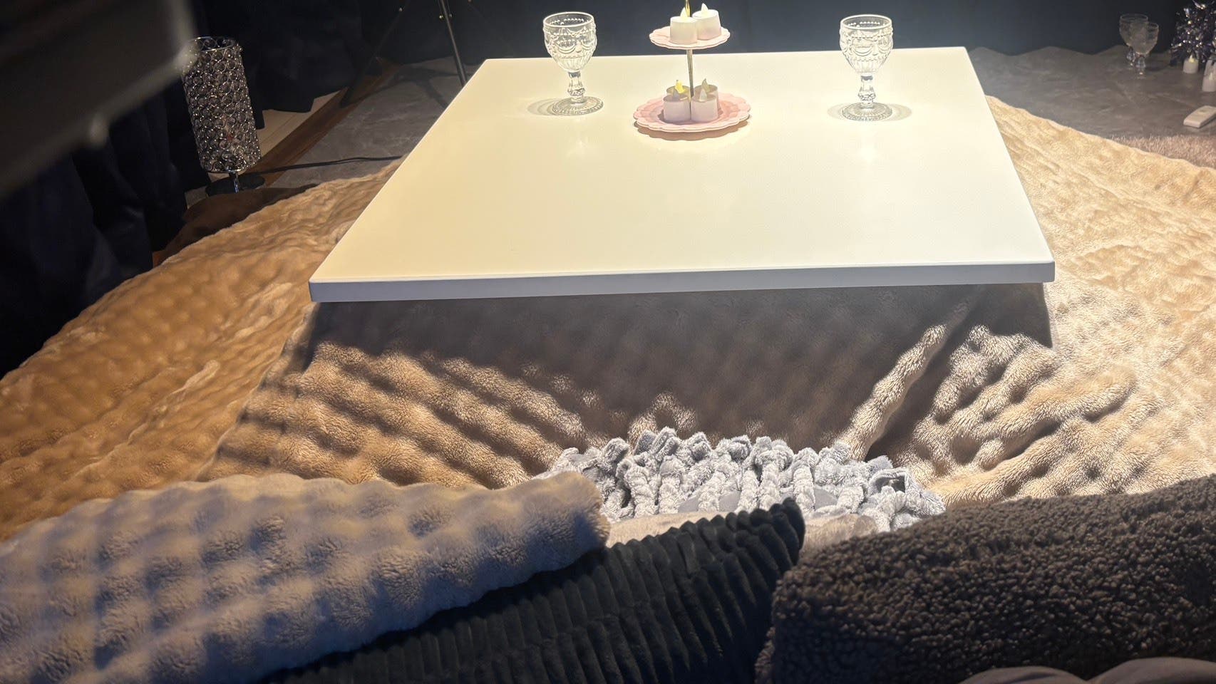 ぬくぬく🥰こたつ&クリスマス🎄ツリー装飾のお部屋でパーティー🎂✨🎞️まったりおうちデート😘✨コスプレ・推し活・動画配信の写真2