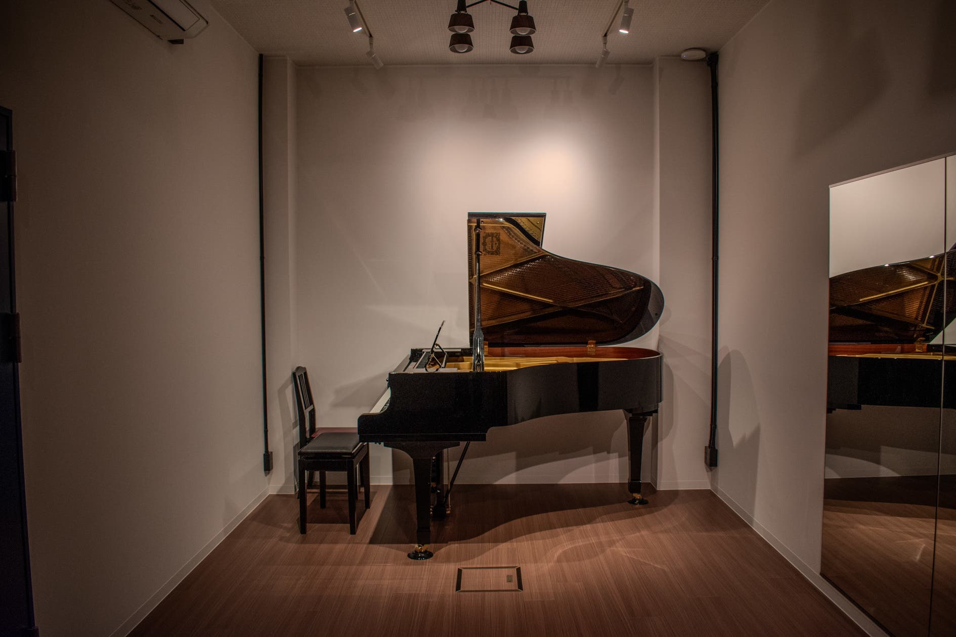 【Aスタジオ】桂駅徒歩2分◎グランドピアノ常設、レッスン・録音録画・アンサンブル・ミニコンサート向けクラシック専用スタジオの写真2