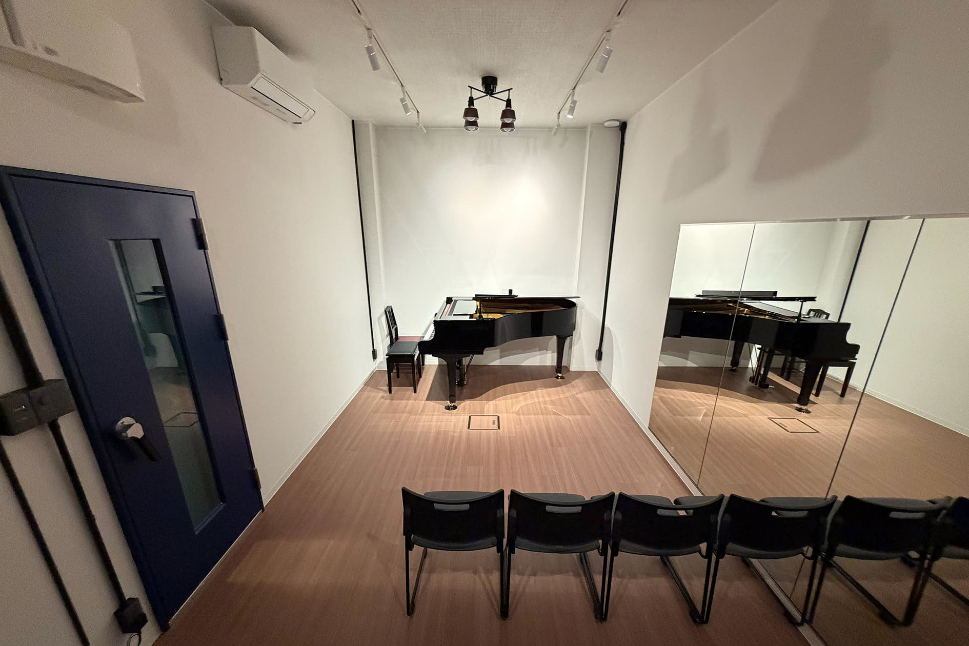 【Aスタジオ】桂駅徒歩2分◎グランドピアノ常設、レッスン・録音録画・アンサンブル・ミニコンサート向けクラシック専用スタジオの写真3