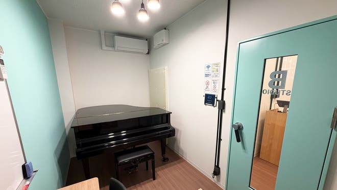 【Bスタジオ】桂駅徒歩2分◎グランドピアノ常設、個人練習・レッスン・伴奏合わせに最適なクラシック専用防音ピアノスタジオの写真1
