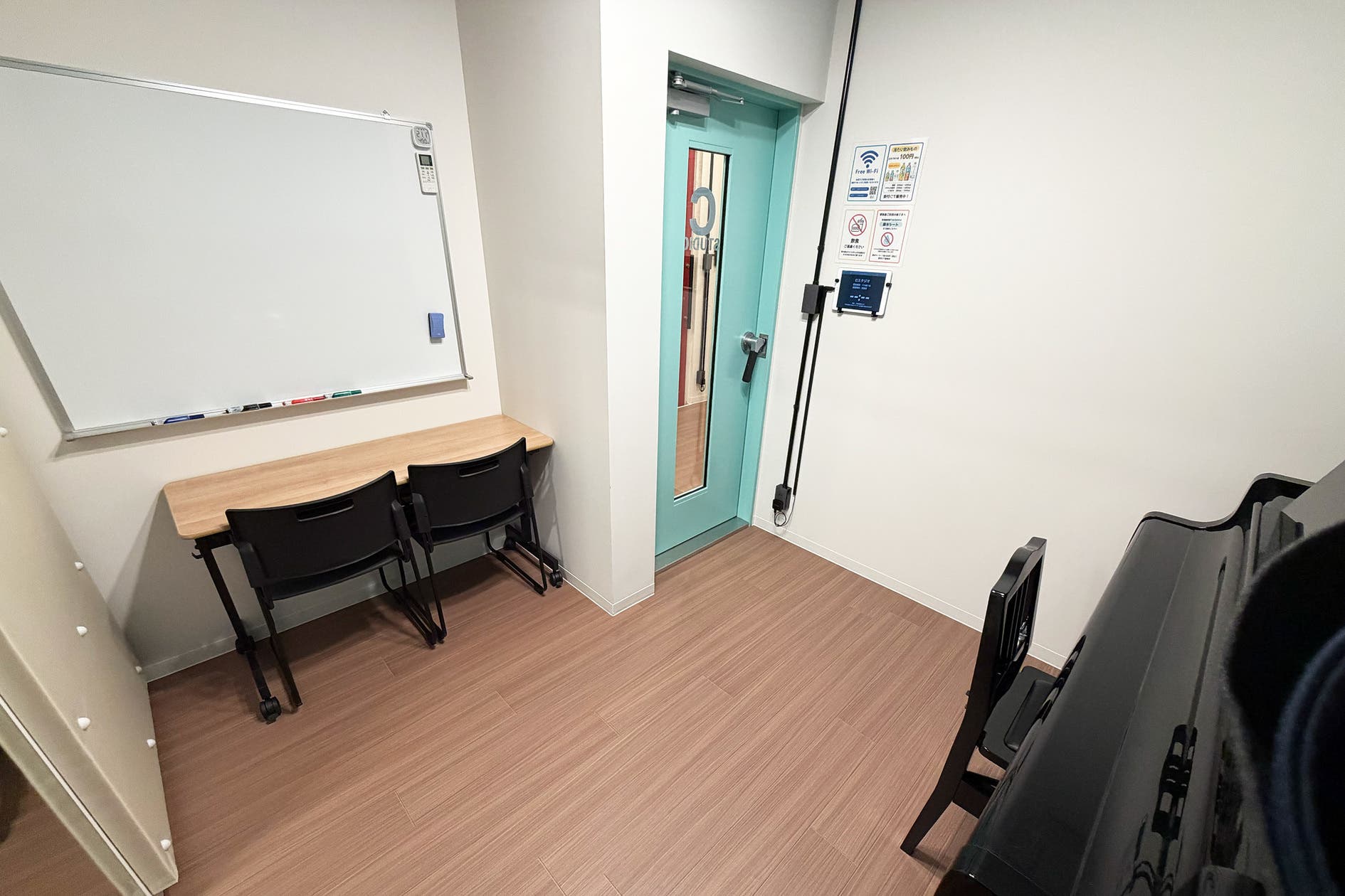 【Cスタジオ】桂駅徒歩2分◎アップライトピアノ常設、個人練習・レッスン・伴奏合わせに最適なクラシック専用防音ピアノスタジオの写真1