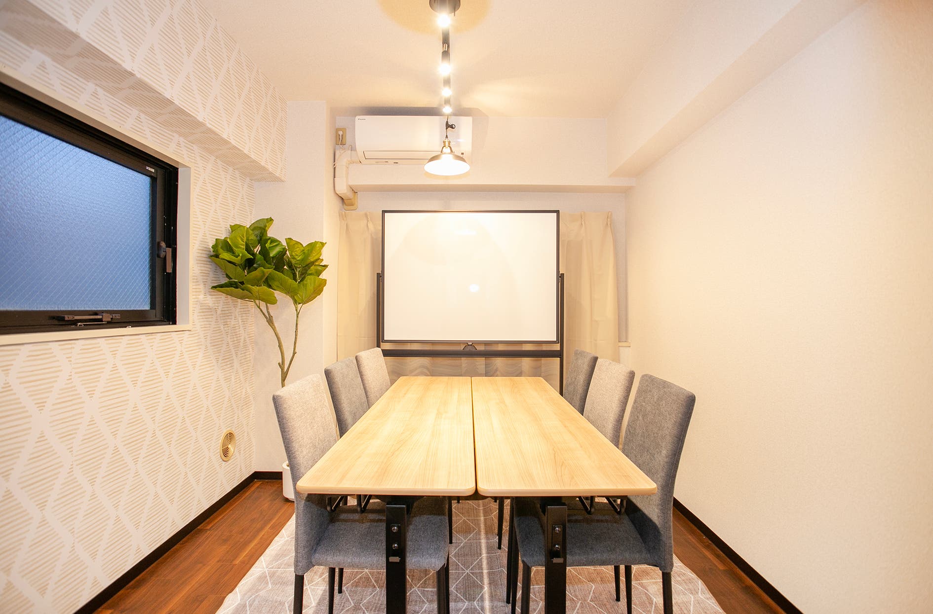 綺麗・安い・快適な会議室です！様々な用途にご利用いただけますの写真3