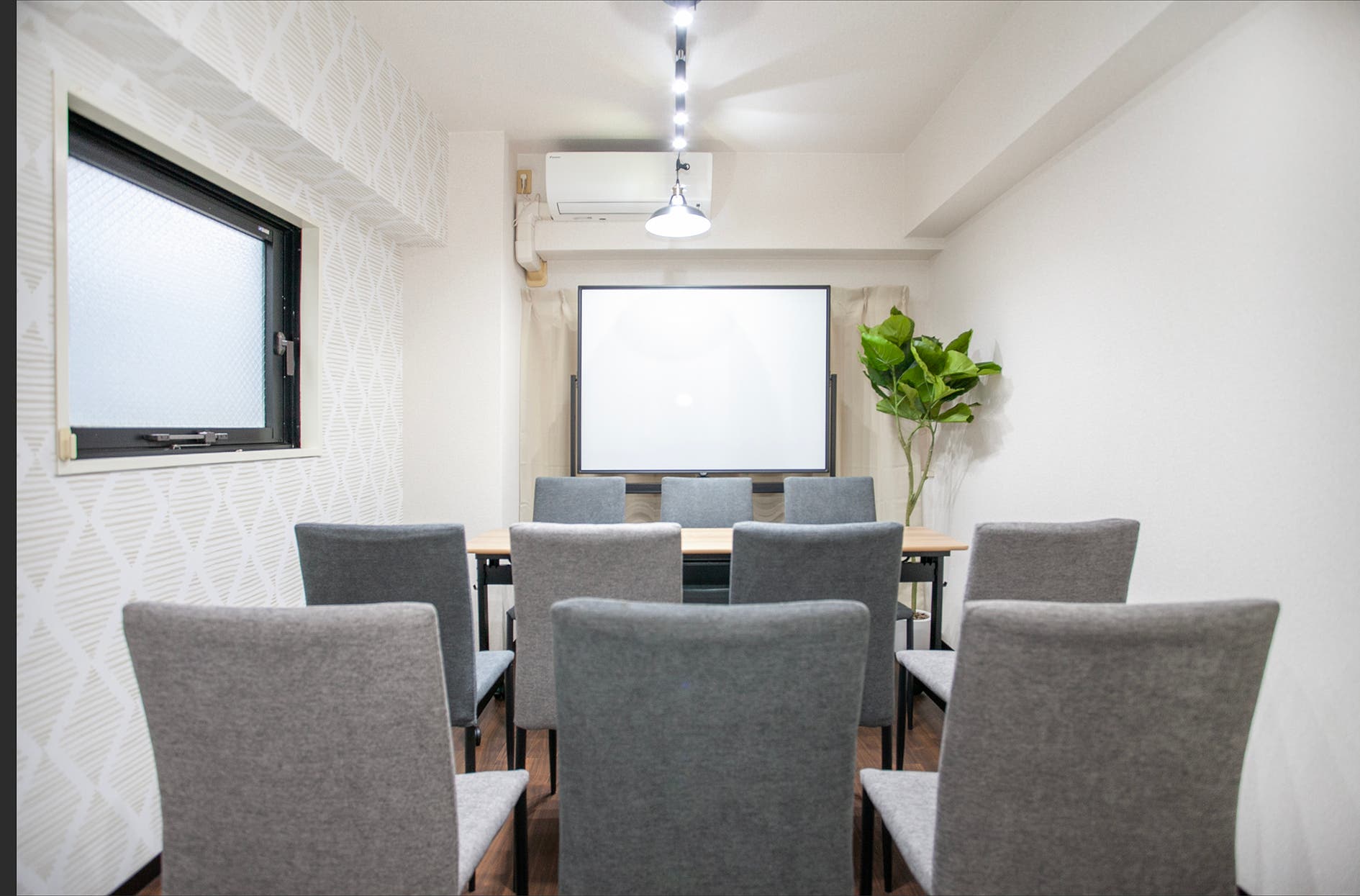 綺麗・安い・快適な会議室です！様々な用途にご利用いただけますの写真4