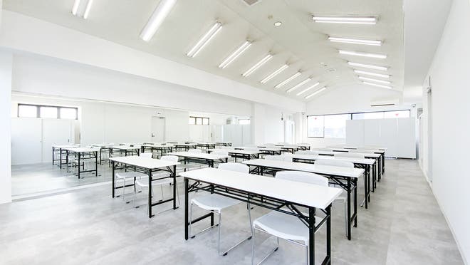 大船駅から徒歩5分の便利な立地にあるSTUDIO7は、多目的に利用できる約70㎡の広々としたレンタルスタジオです。の写真1