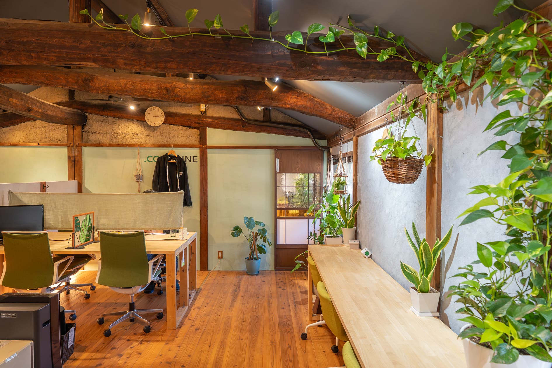 【関空2駅｜泉佐野駅8分】ワークスペース/高速WiFi/web会議・出張で飛行機の待ち時間などに最適です／フリードリンク／古民家の写真1