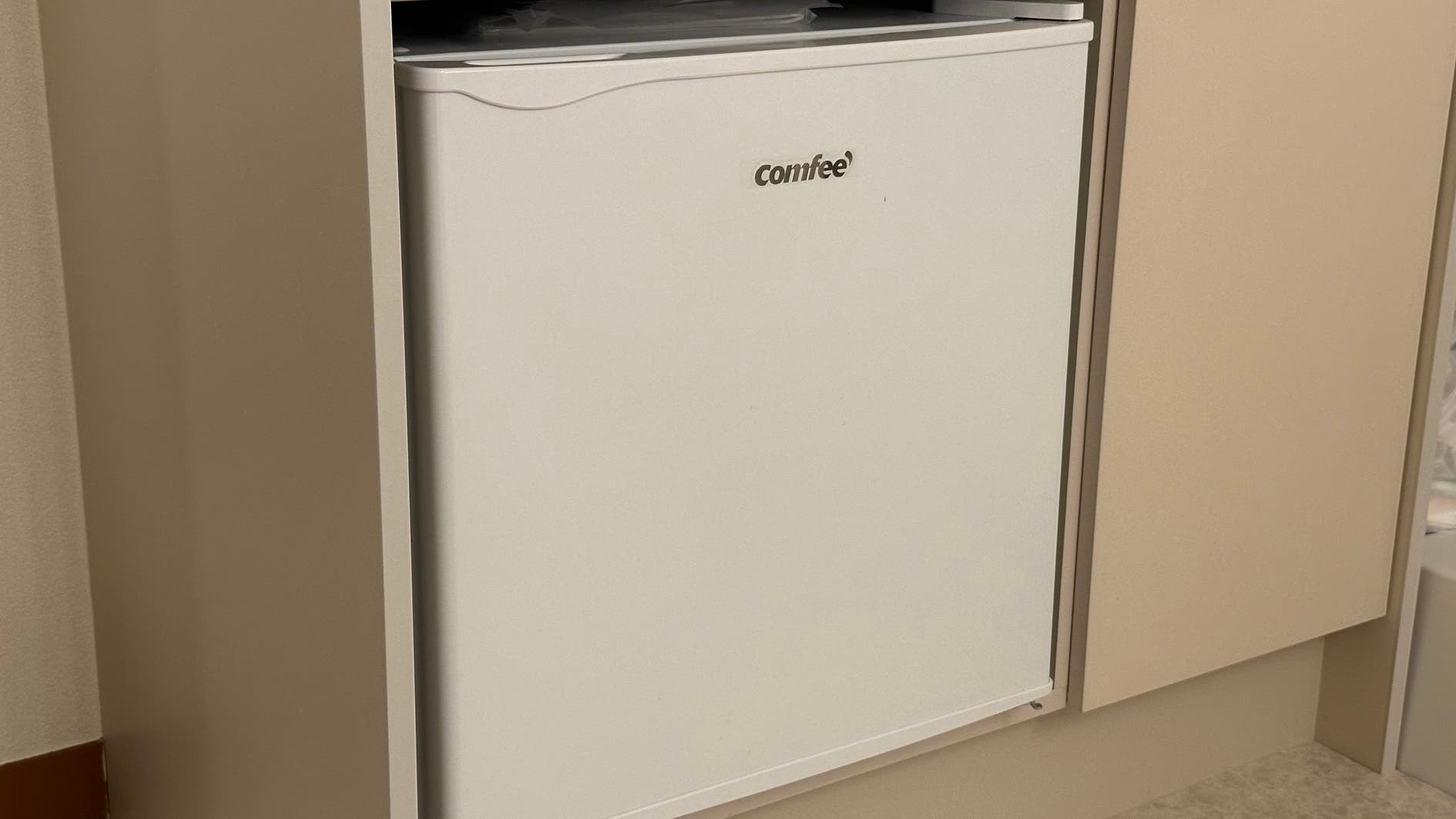 12/1open✨新宿駅徒歩10分🎉最大10名👭24H利用可🕐自然光✨大画面プロジェクターで映画/イベント/デート/女子会の写真4