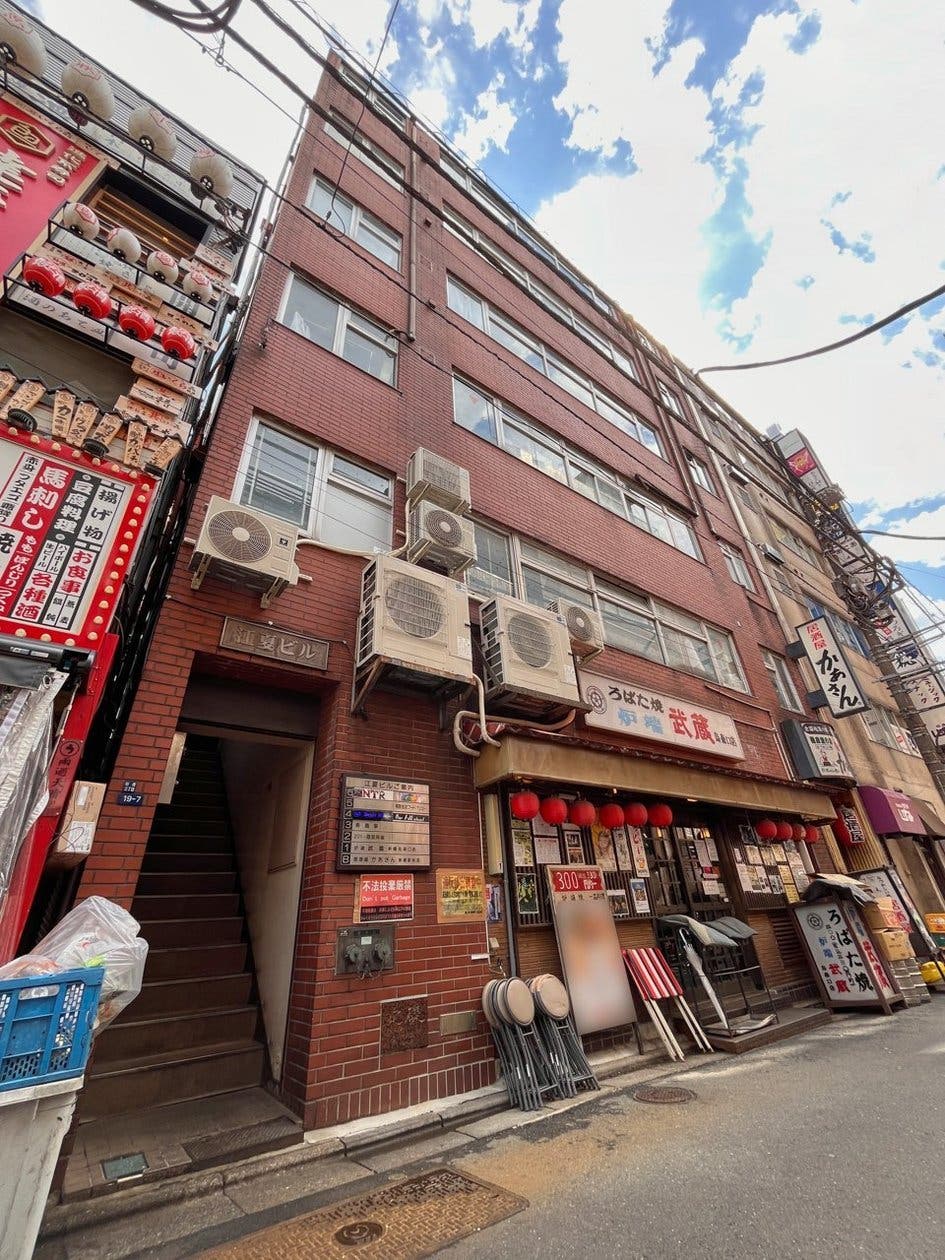 カラオケ、DJ付きの コの字型カウンターの隠れ家バー【新橋駅2分】の写真5