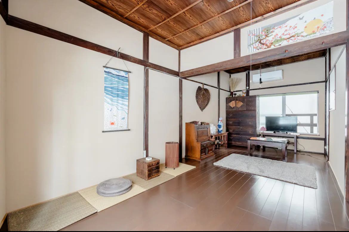 リノベ古民家📷駅1分｜6名・2階建て貸切｜キッチン＆食器完備・女子会や撮影にの写真2