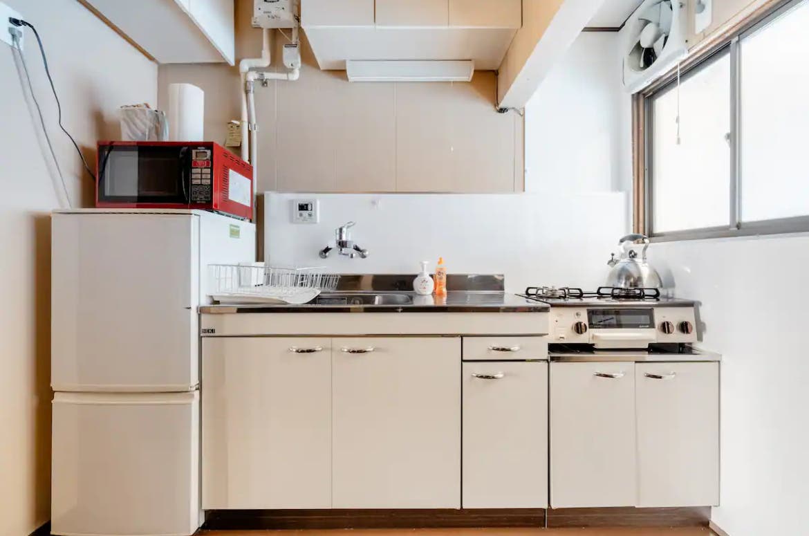 リノベ古民家📷駅1分｜6名・2階建て貸切｜キッチン＆食器完備・女子会や撮影にの写真3