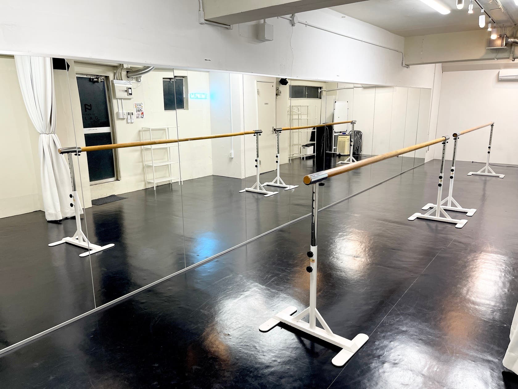 【新中野駅10秒】超駅近｜地域最安｜44平米｜天井高く開放的｜10人で余裕｜LED照明｜WiFi｜ヨガマット｜バレエバー🩰の写真29