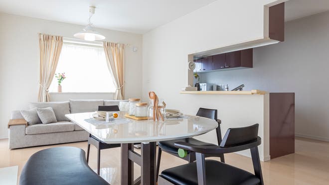 駅近!おうちスペース、広々リビングの写真2