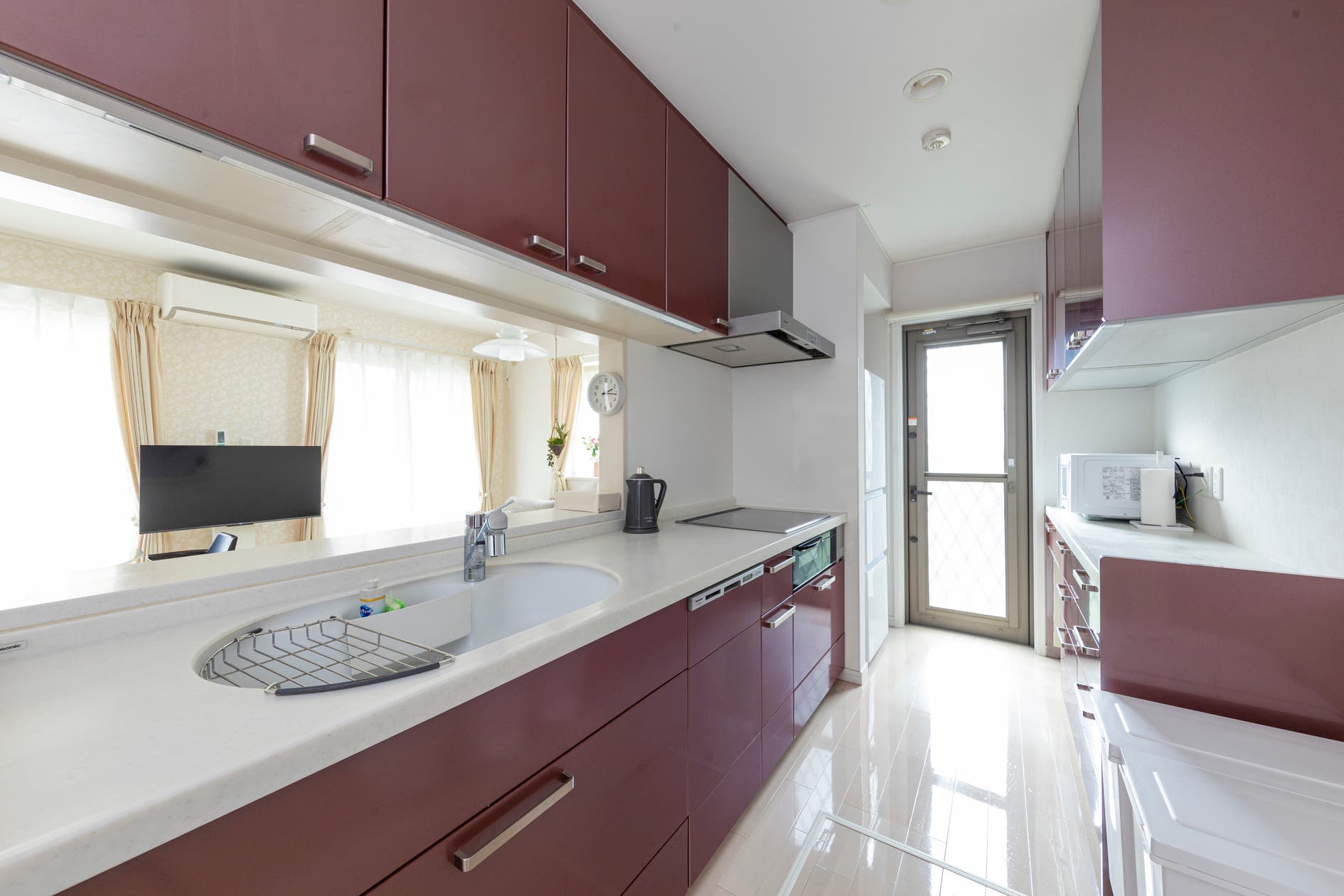 駅近！おうちスペース、広々リビングの写真3