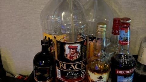 🎉堺東駅近く!セルフ飲み放題プラン追加しました!カラオケ付きバー(持ち込み可能。ボードゲーム、TVゲーム付き)🎊の写真4