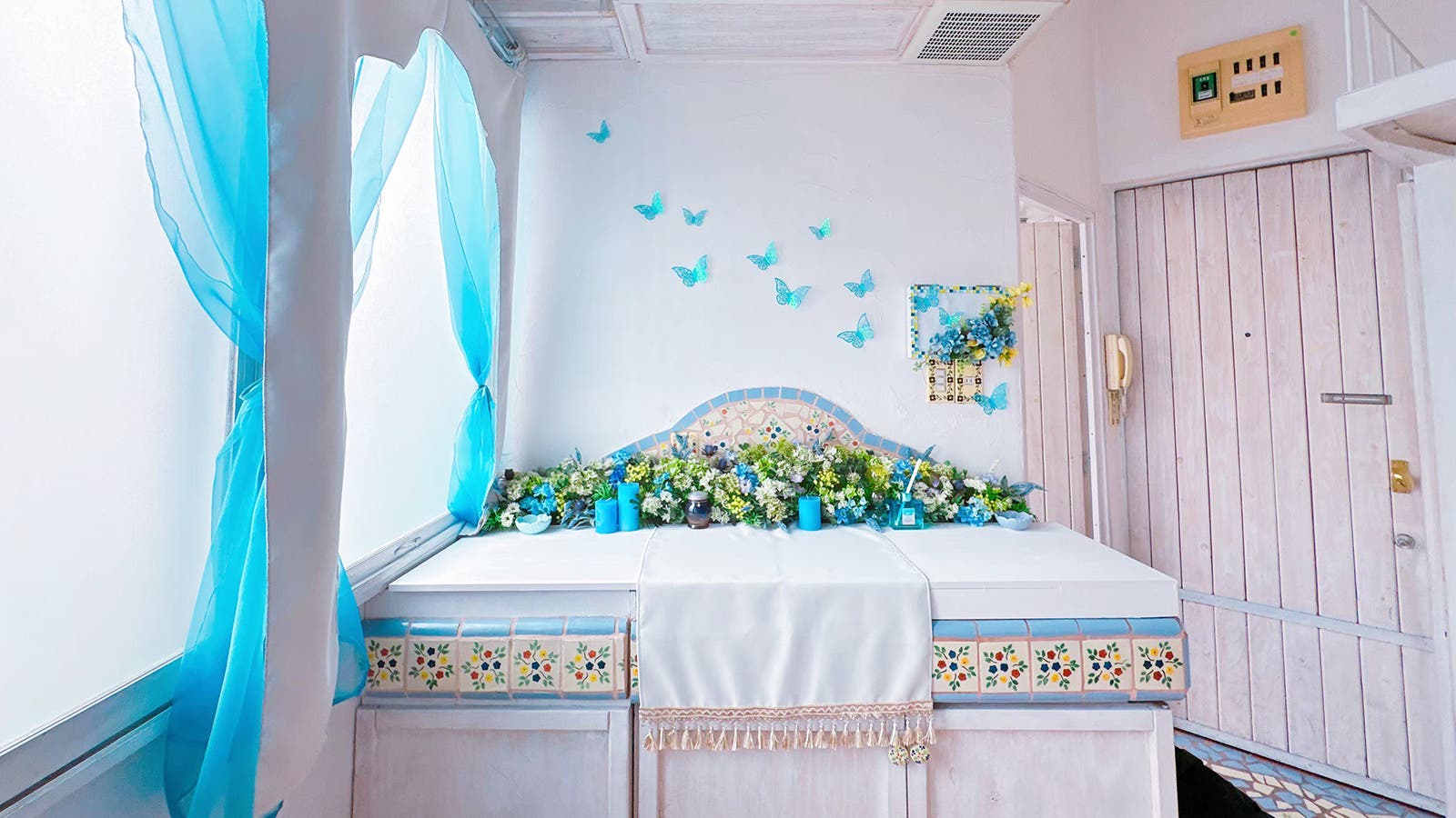 【西馬込店】西馬込駅5分｜やわらかな自然光が降り注ぐ、 水色と黄色を基調とした爽やかなスタジオの写真1