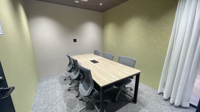 志木駅南口徒歩30秒 おしゃれでキレイな貸し会議室(ミーティングルームA)の写真1