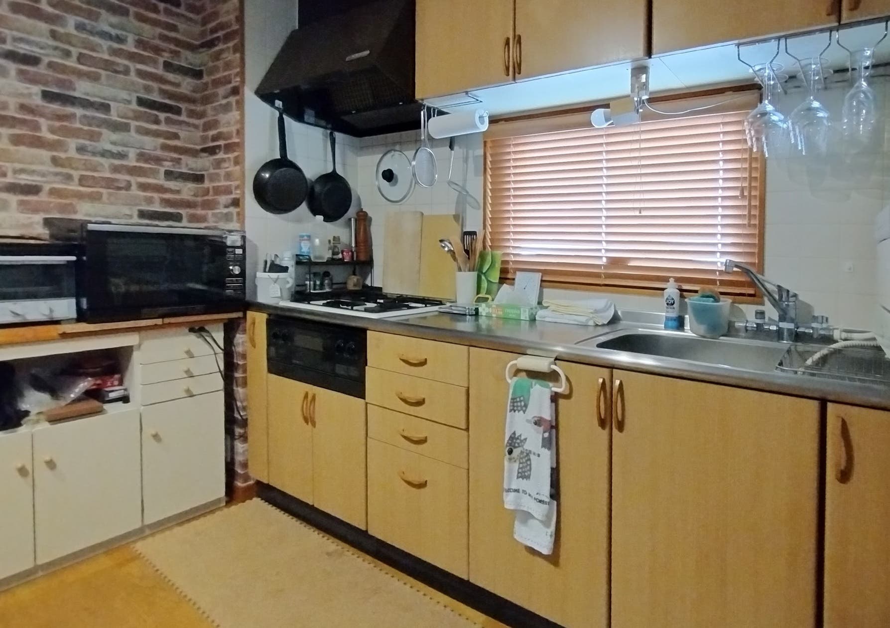 〔新瑞橋駅から徒歩1分〕静かな北欧風一軒家（スウェーデンハウス180m2）の１階リビングの写真6