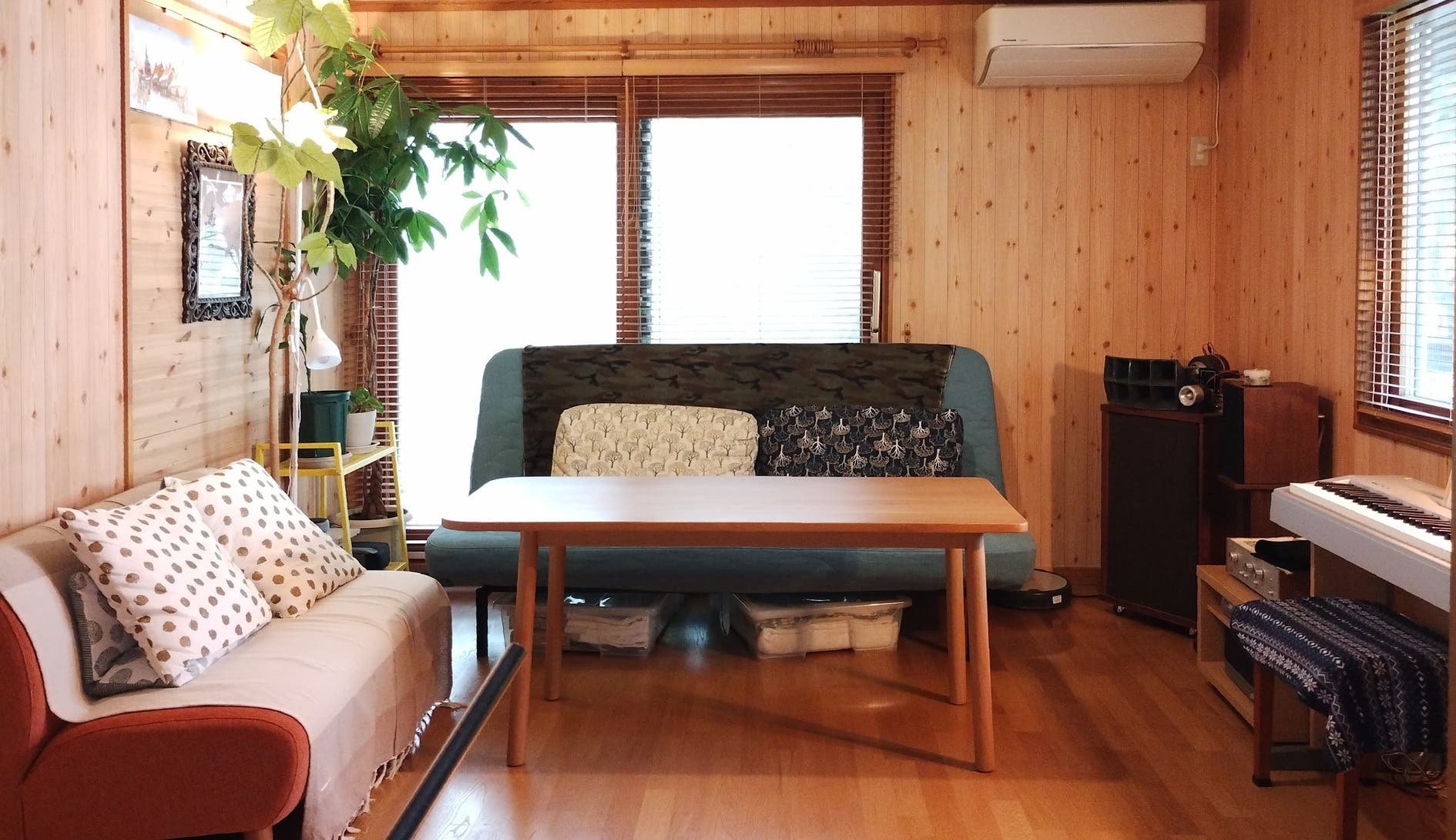 〔新瑞橋駅から徒歩1分〕静かな北欧風一軒家（スウェーデンハウス180m2）の１階リビングの写真5