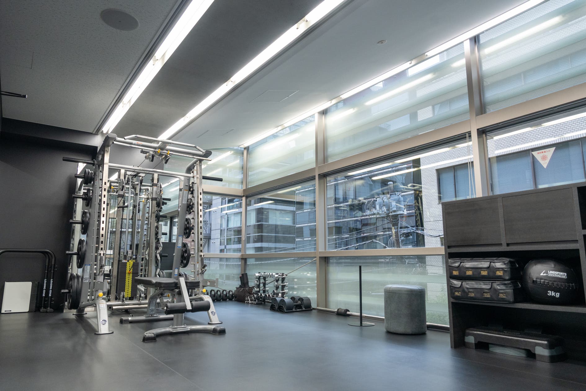 5種類のマシンを完備！半蔵門駅【徒歩1分】エリア最大級の広さ｜上質で洗練された空間の写真11