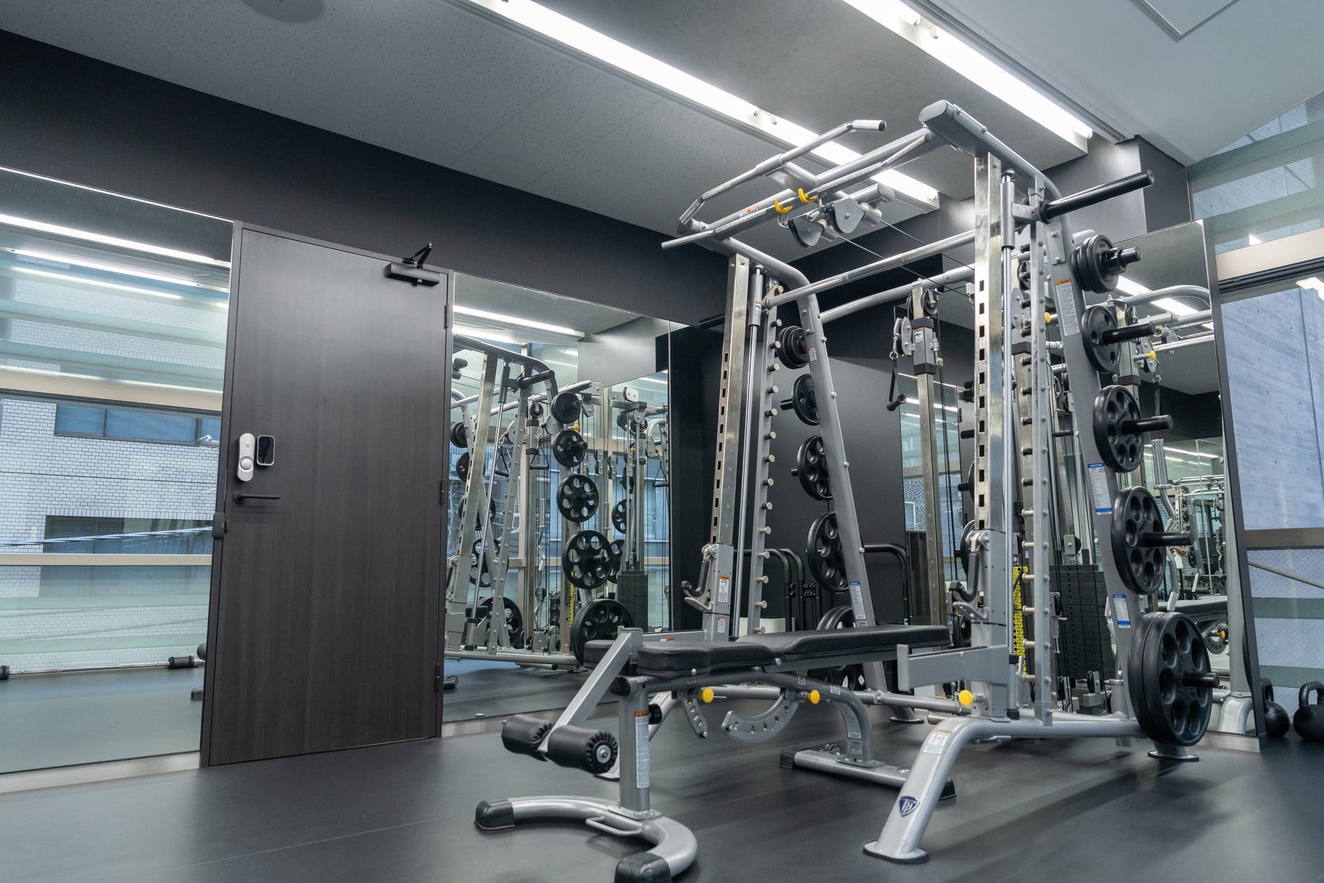 5種類のマシンを完備！半蔵門駅【徒歩1分】エリア最大級の広さ｜上質で洗練された空間の写真12