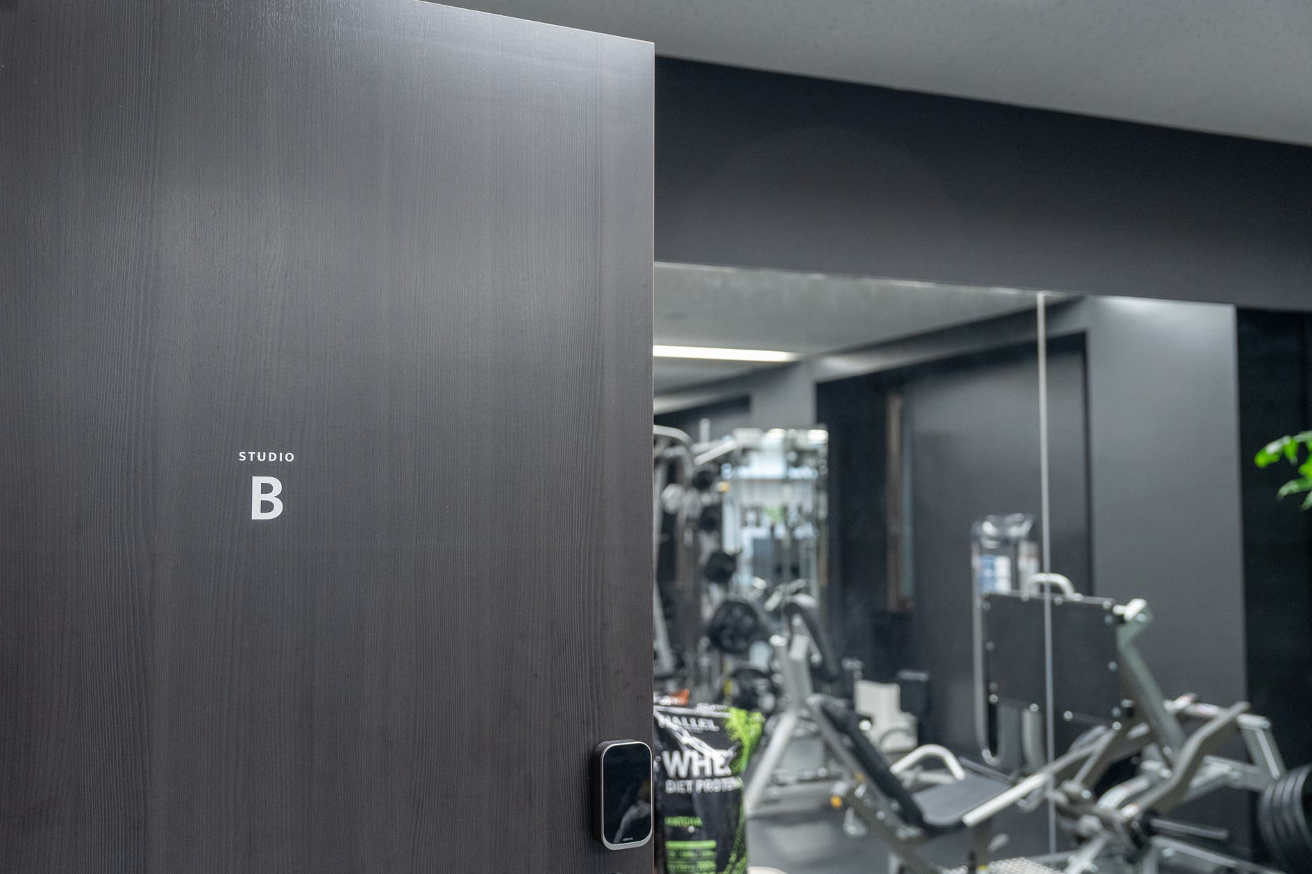 5種類のマシンを完備！半蔵門駅【徒歩1分】エリア最大級の広さ｜上質で洗練された空間の写真2