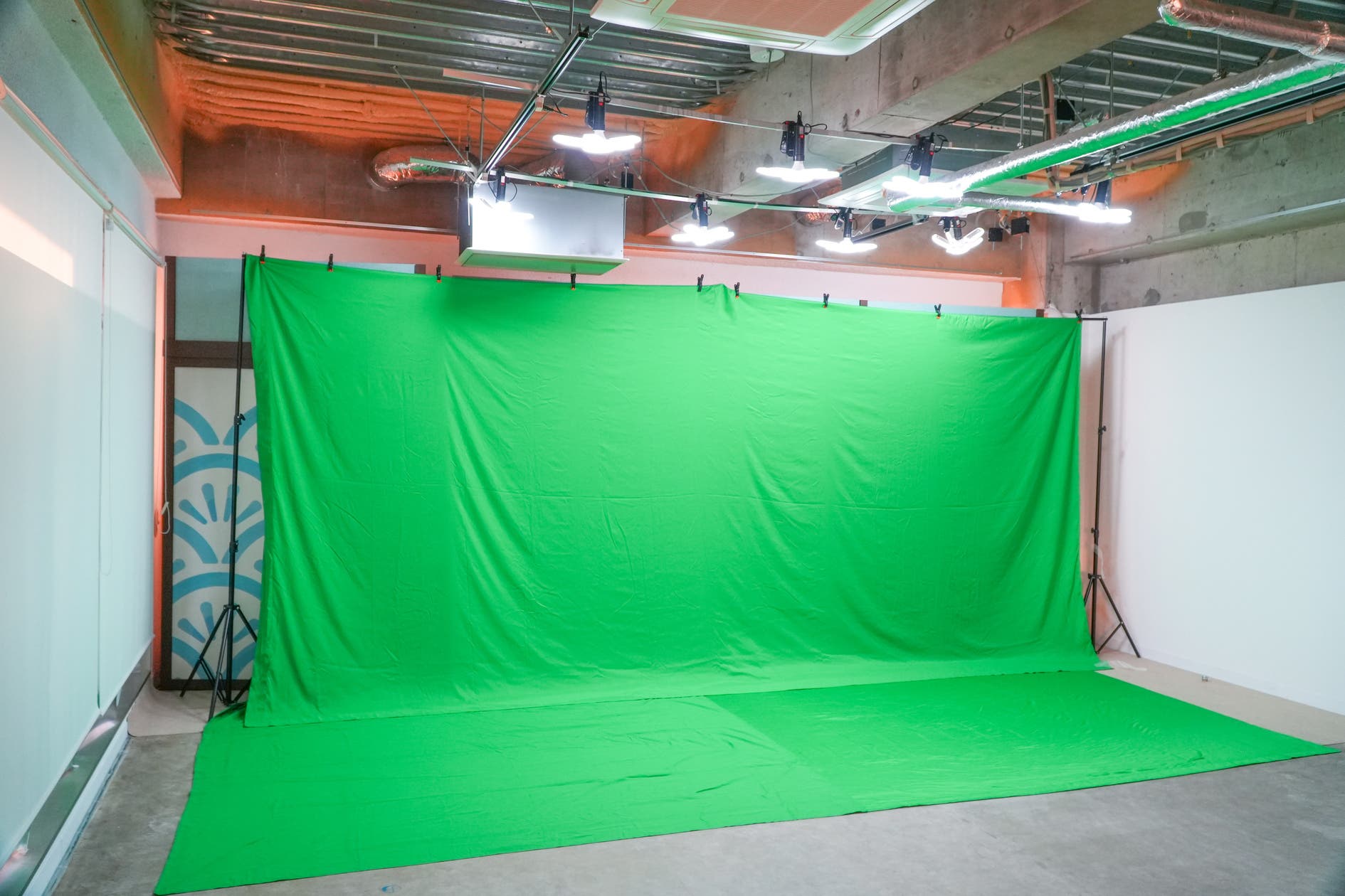 渋谷駅から車で30分！　綾瀬ICから5分　撮影／配信スタジオ（103.3㎡）【大型駐車場完備】の写真2