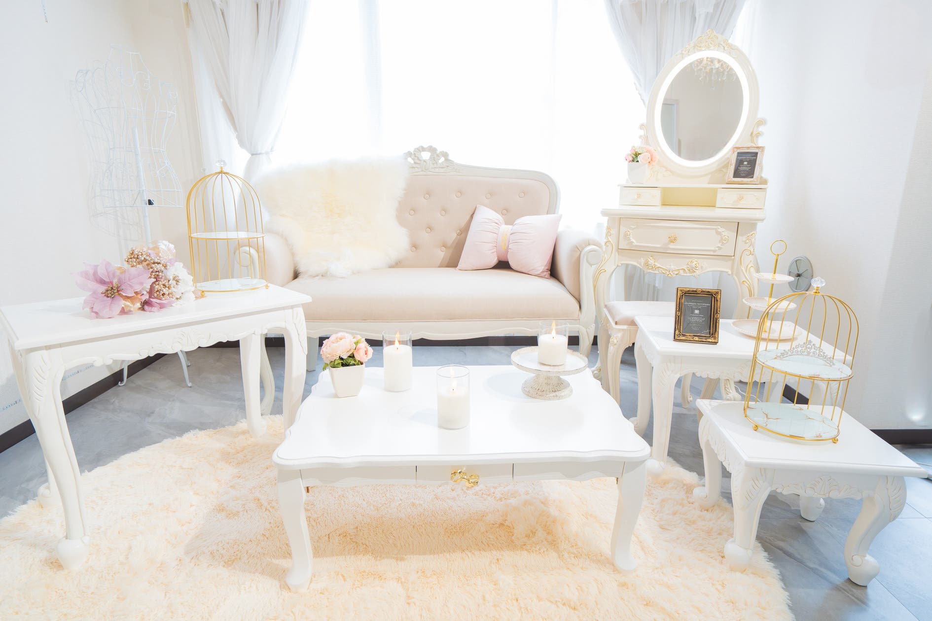 NEW OPEN特価🉐【推し活に最適】姫系ロココ調🎀小さな推しフォトルーム｜横浜駅近｜コスプレ｜推し活｜誕生祭の写真1