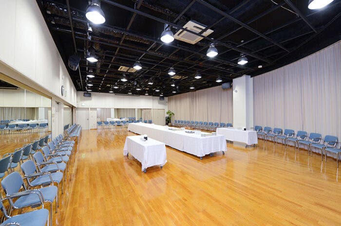 《名古屋会議室　imy会議室　9階多目的ホール》千種エリアでスクール84名収容可能！展示会や懇親会、シアター会場などにの写真1