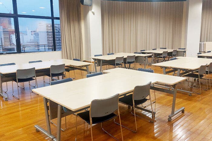 《名古屋会議室　imy会議室　9階多目的ホール》千種エリアでスクール84名収容可能！展示会や懇親会、シアター会場などにの写真2