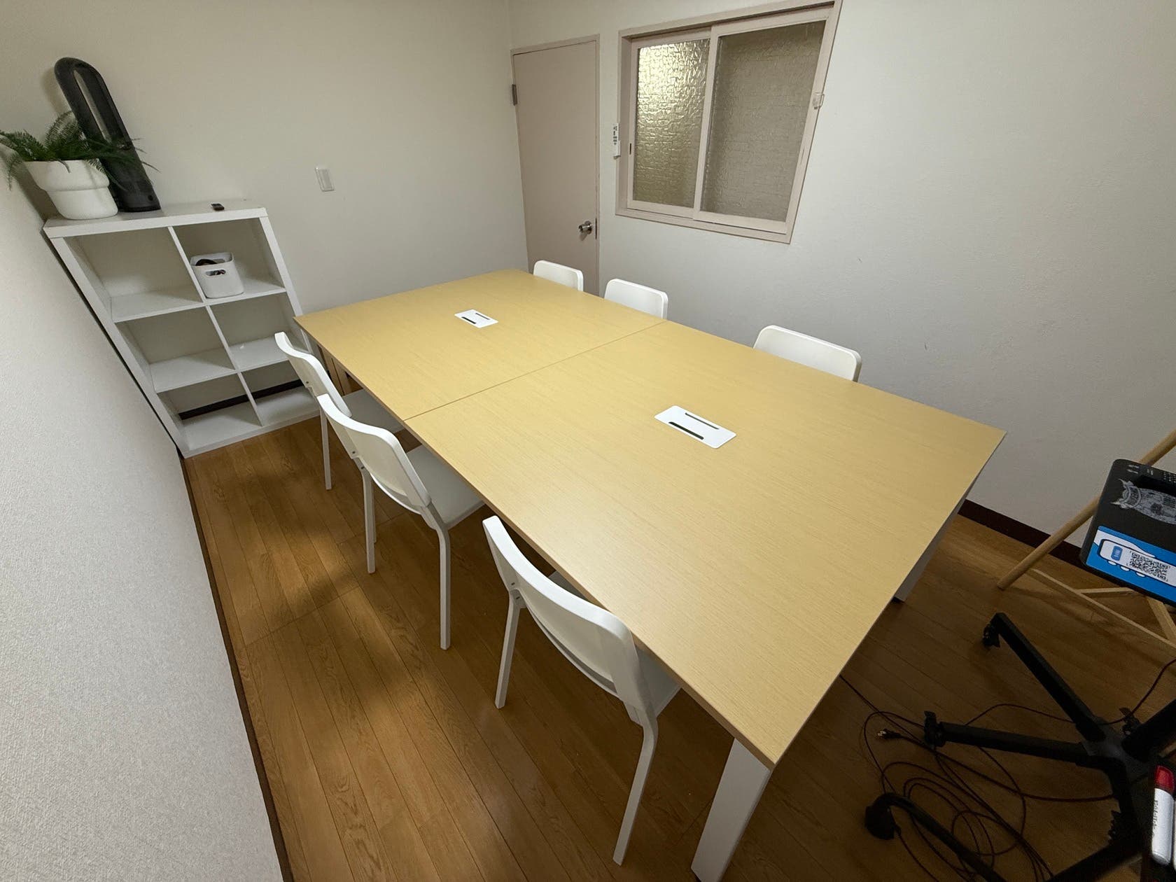 品川駅3分🚶‍♂️エアコン無し🙇‍♀️温風・送風機🈶会議・打ち合わせ💬各種撮影👌シャトープレイス品川E貸会議室の写真2