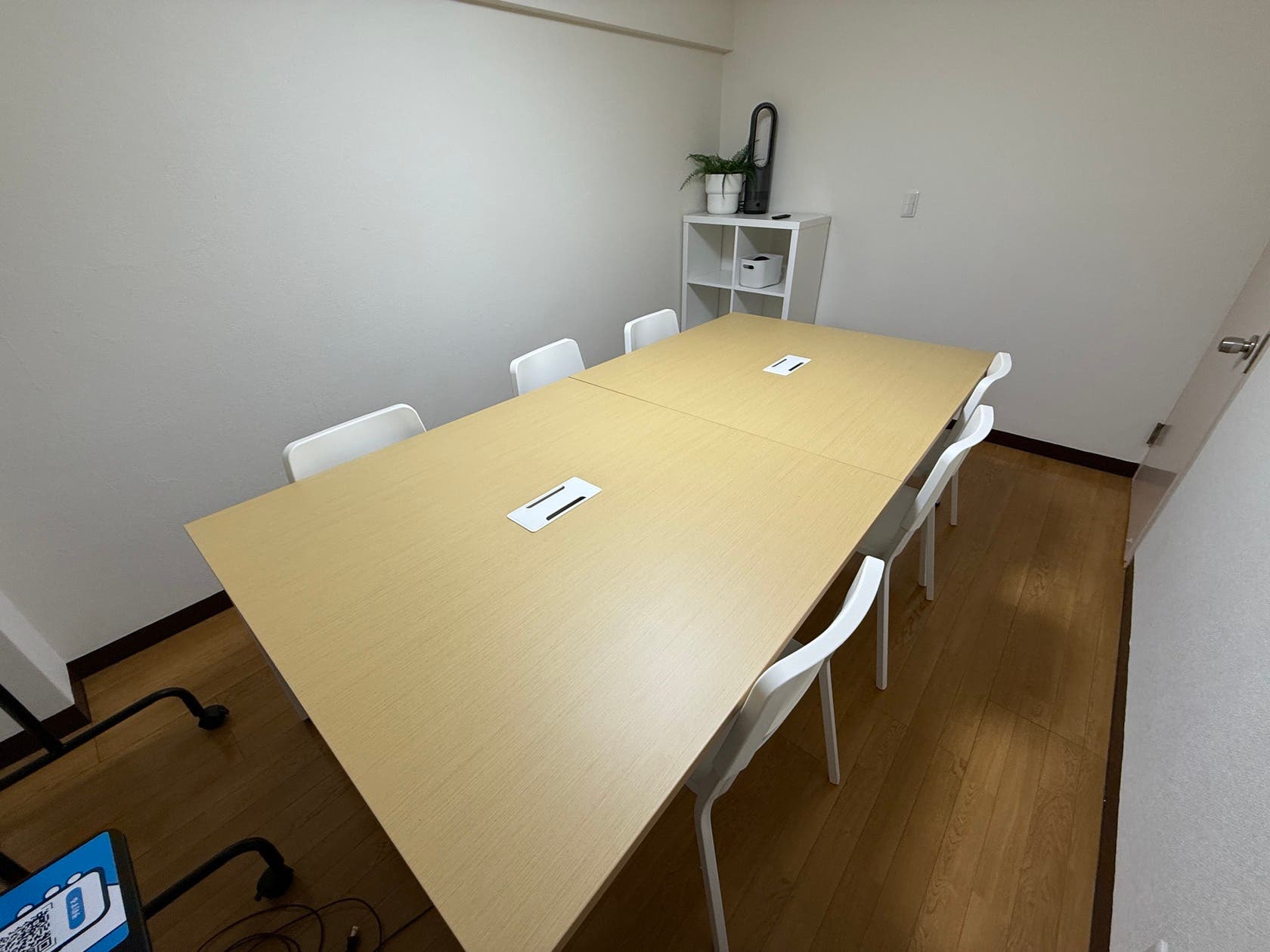 品川駅3分🚶‍♂️エアコン無し🙇‍♀️温風・送風機🈶会議・打ち合わせ💬各種撮影👌シャトープレイス品川E貸会議室の写真3