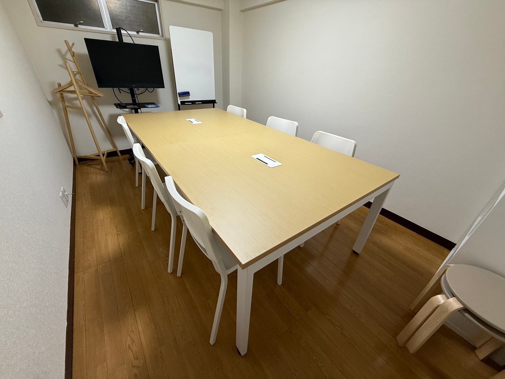 品川駅3分🚶‍♂️エアコン無し🙇‍♀️温風・送風機🈶会議・打ち合わせ💬各種撮影👌シャトープレイス品川E貸会議室の写真4