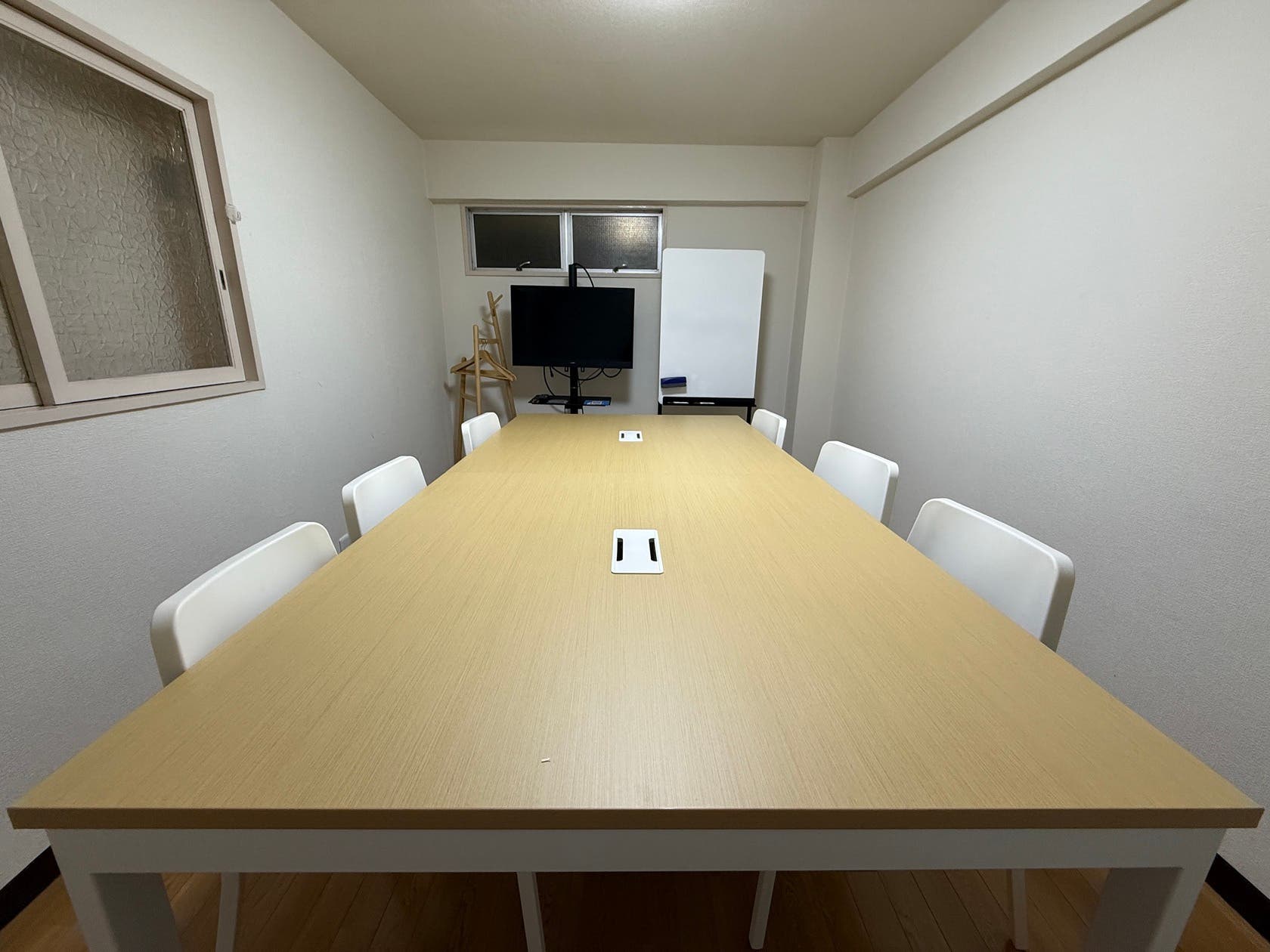 品川駅3分🚶‍♂️エアコン無し🙇‍♀️温風・送風機🈶会議・打ち合わせ💬各種撮影👌シャトープレイス品川E貸会議室の写真5