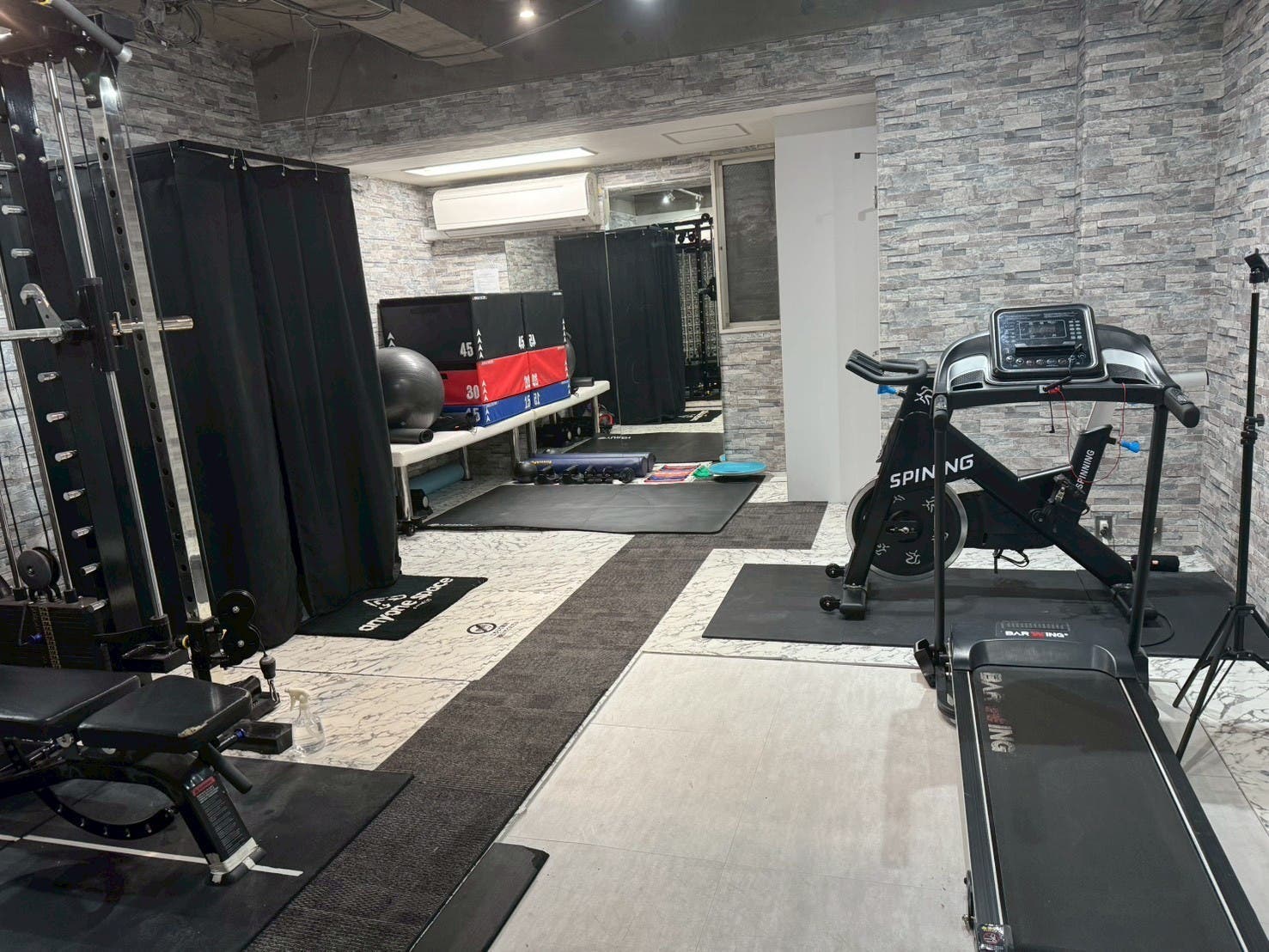 【五反田駅東口 徒歩3分】完全個室・広々34㎡・24時間営業・高品質マシン完備・有酸素マシン完備の写真12